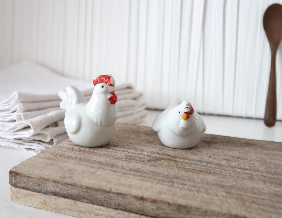2 Vintage White Pepper + Salt Containers Salt Shaker Hen Pepper Shaker ...