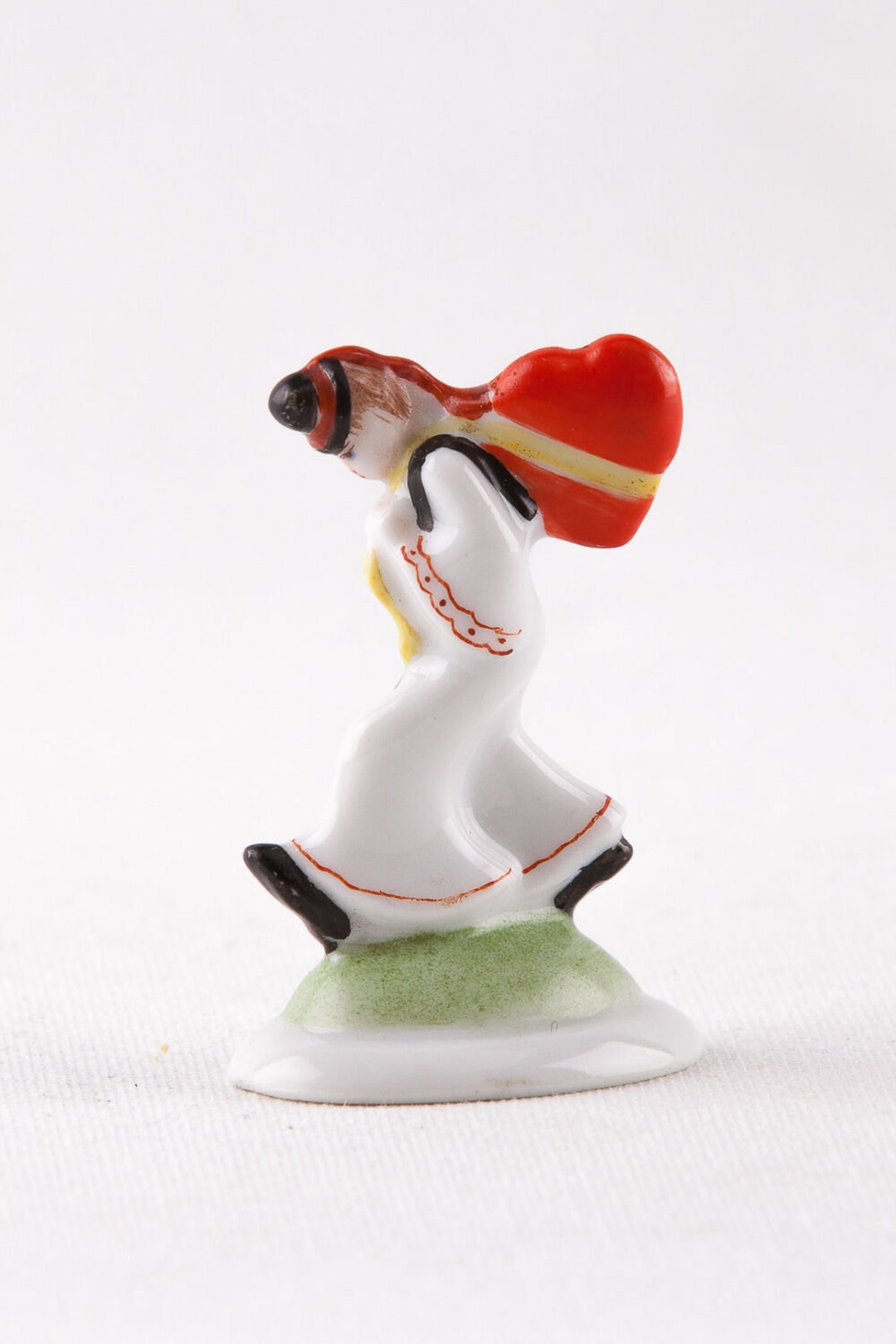 Herend, Boy With Heart, Miniature VINTAGE PORCELAIN FIGURINE 1946 ...