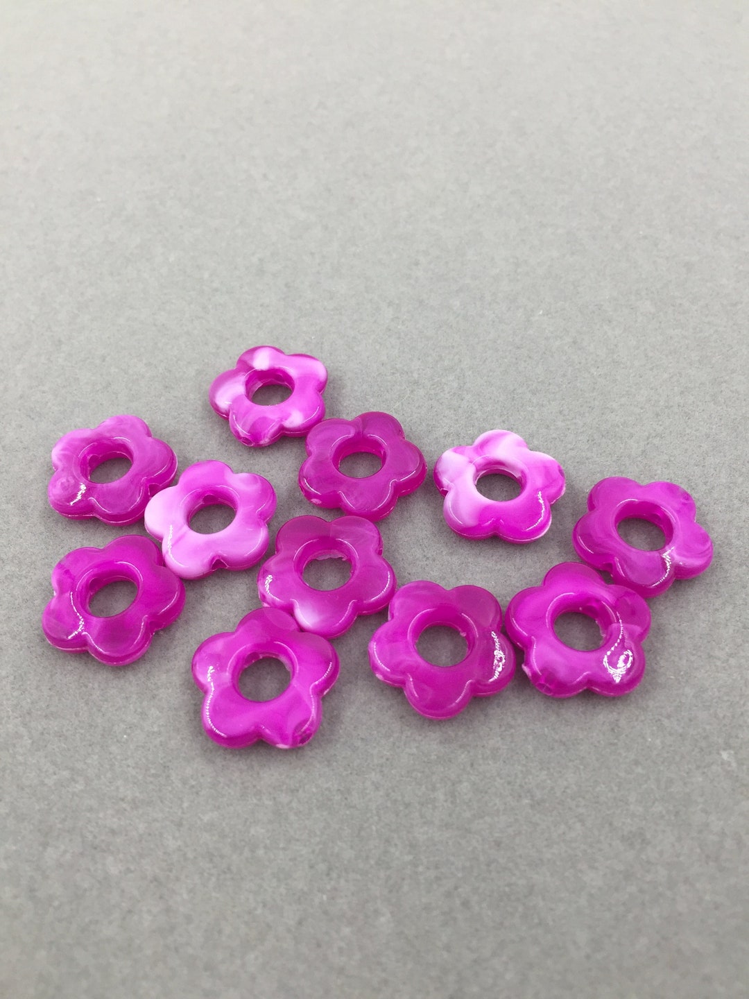10 X Bright Purple Marble Effect Resin Flower Beads, 15mm Acrylic ...