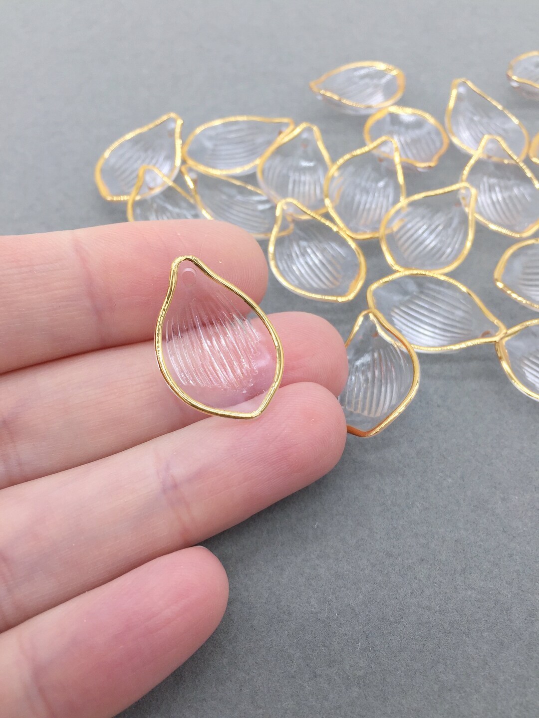 60 X Transparent Gold Lined Flower Petal Charms Beads, 22x16mm (3019 ...