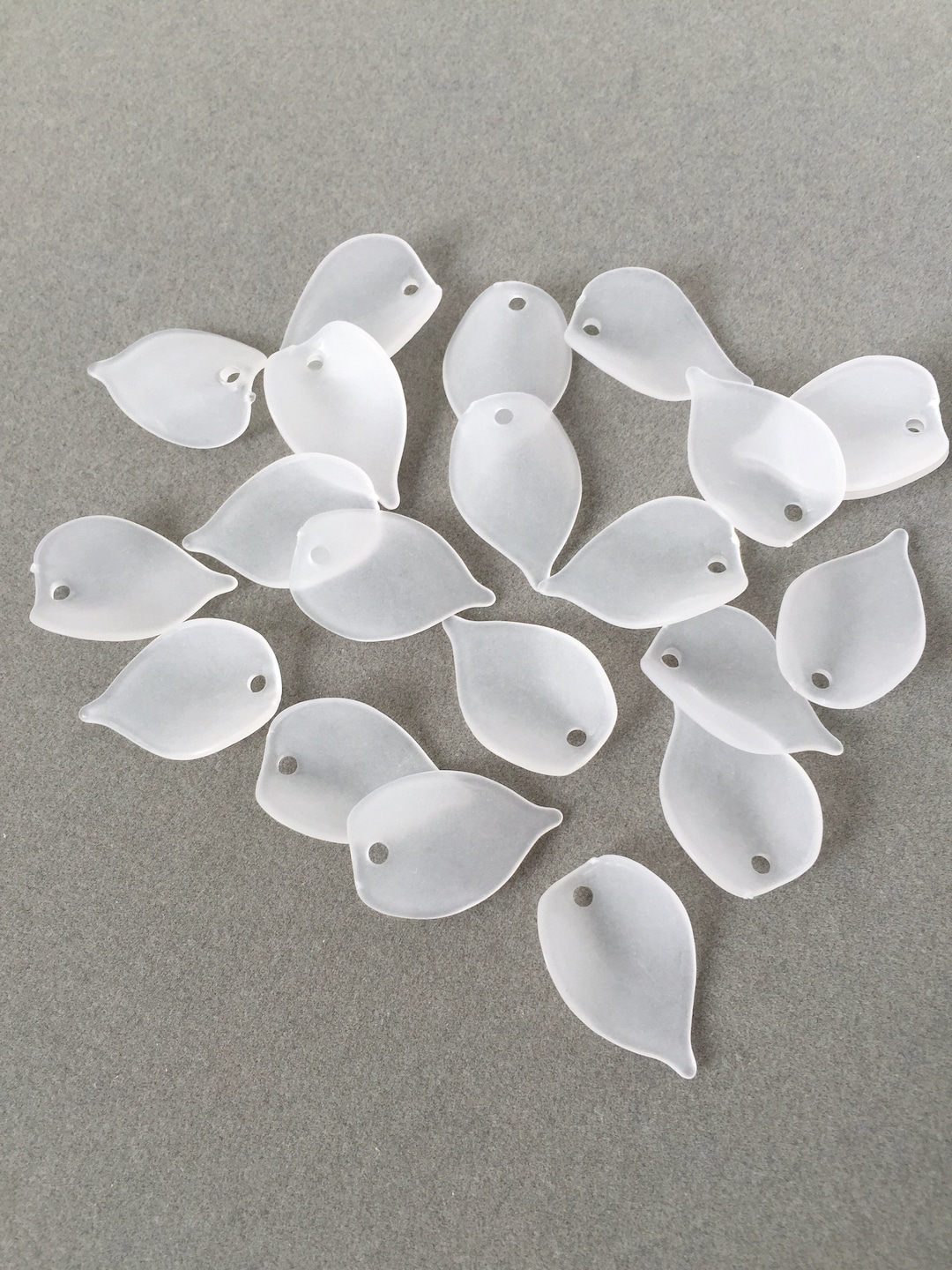 40 X Frosted White Leaves Frosted Leaf Charms Acrylic Leaf Charms ...