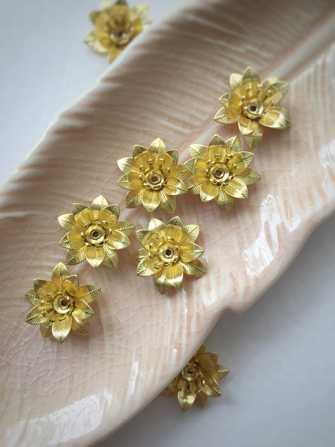 8 X Gold Tone Flower Bead Caps Flower Bead Caps Multipetal - Etsy