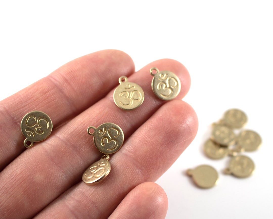 6 X Raw Brass Om Pendants, Gold Tone Round Indian Calligraphy Aum ...