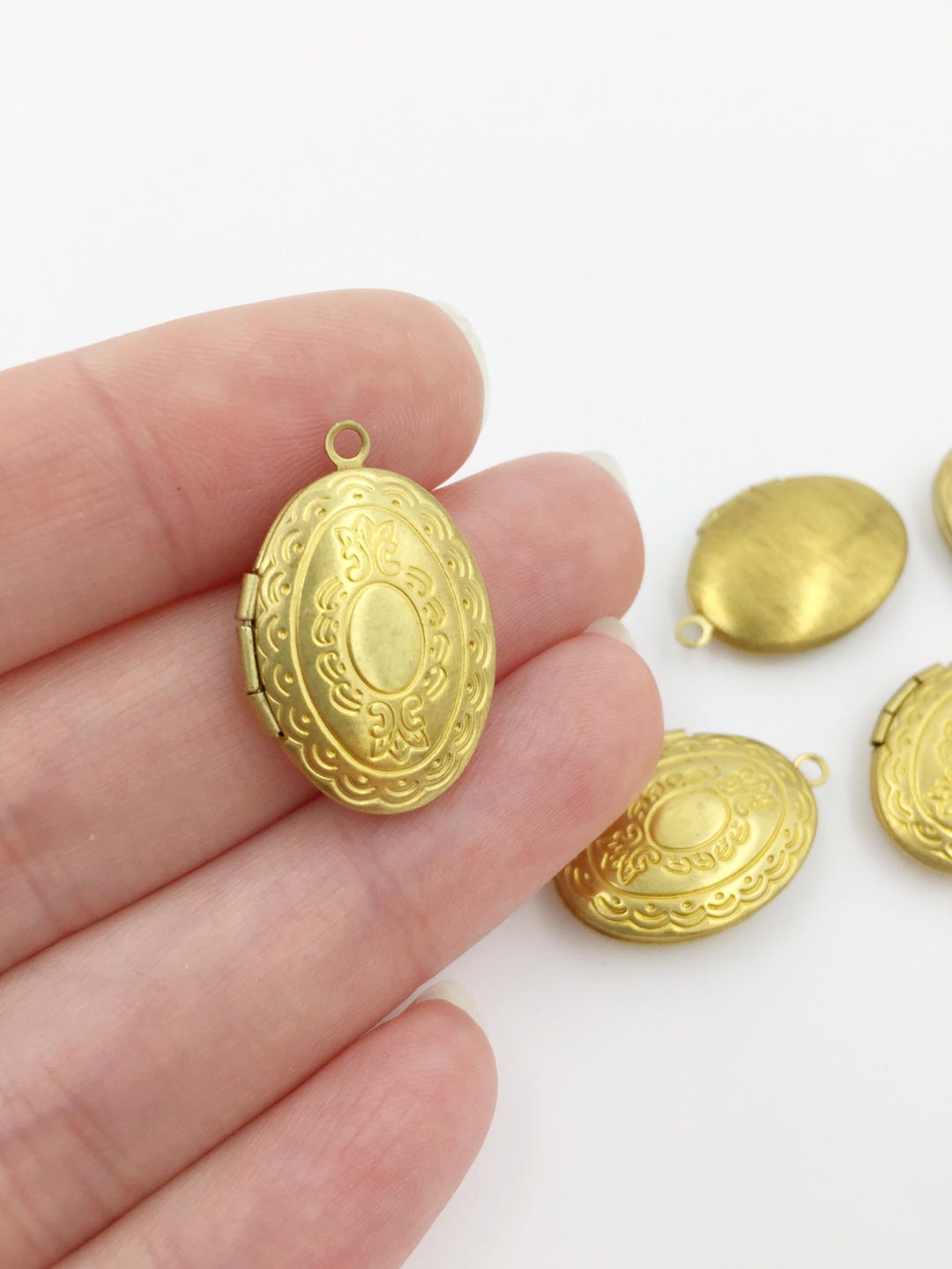 5 X Vintage Look Raw Brass Oval Locket Pendants With Embossed Pattern ...