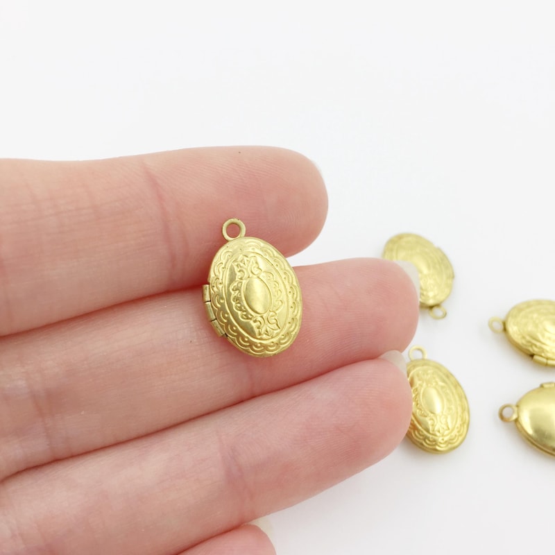 Tiny Vintage Locket - Etsy