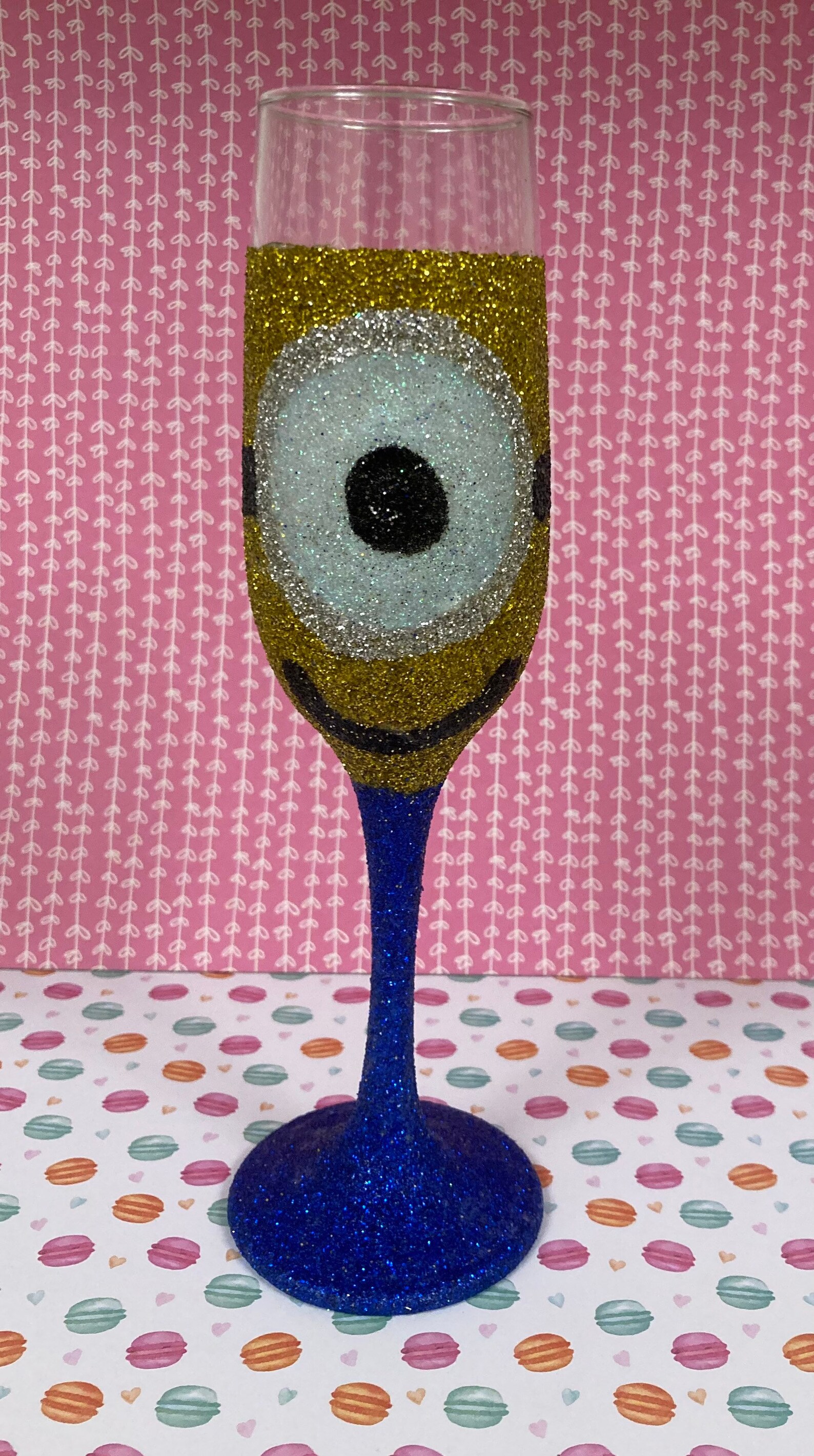 Glittered Glass. Minion Inspired Glittered Glass. - Etsy