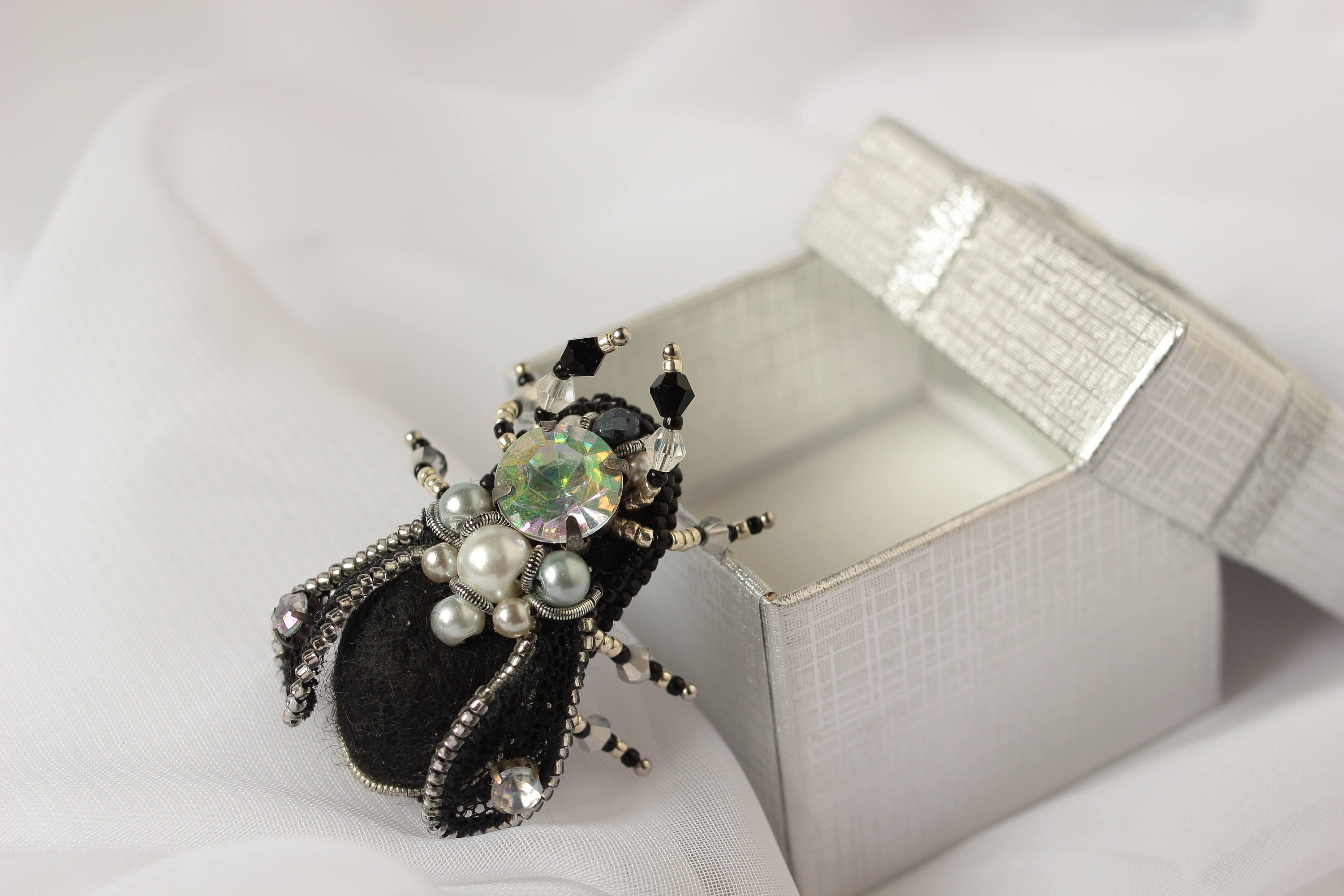 Embroidered Insect brooch Halloween gift Beetle brooch insect - Etsy España