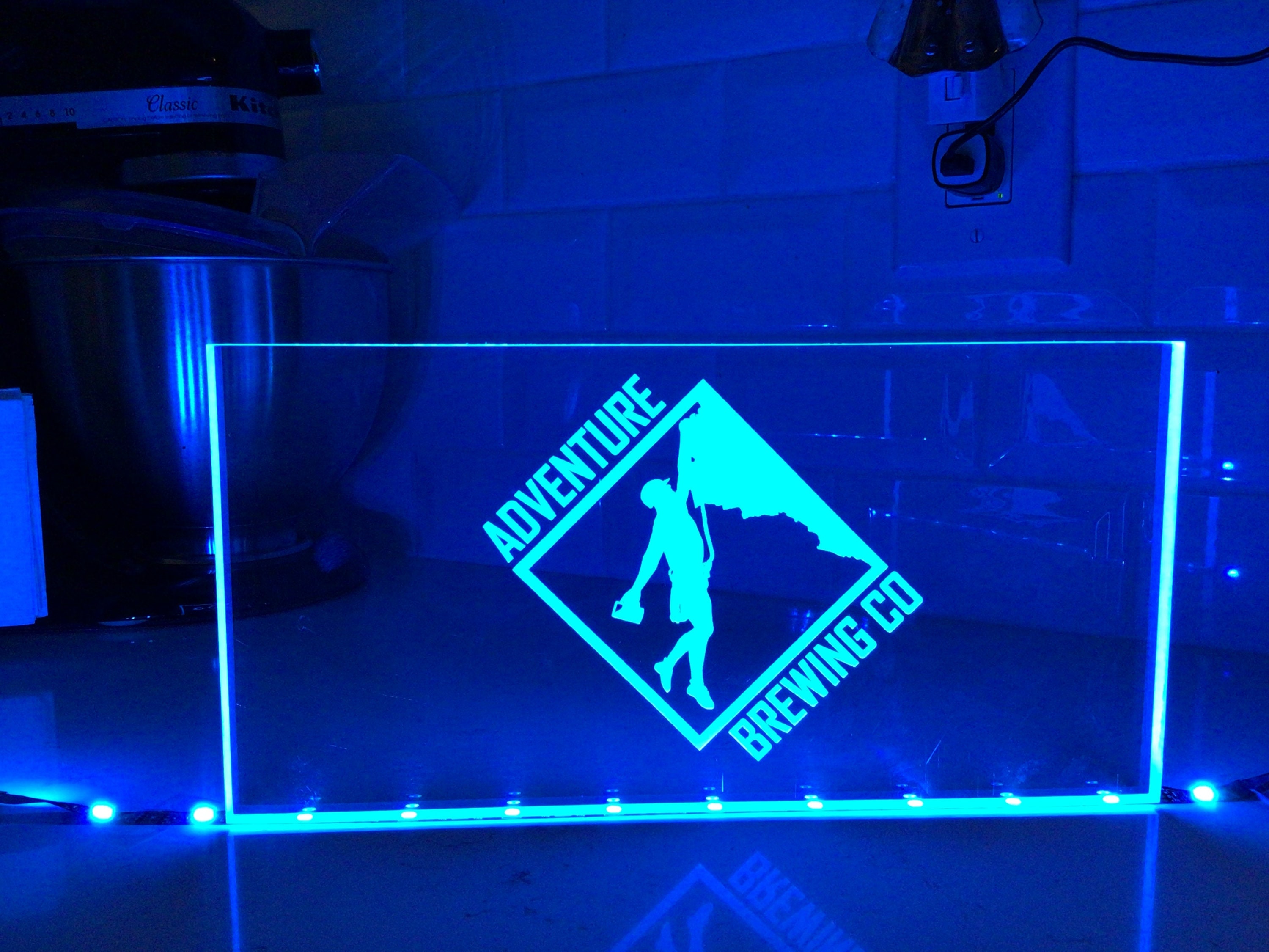 Letrero iluminado con LED personalizado BAR BREWERY grabado con láser ...