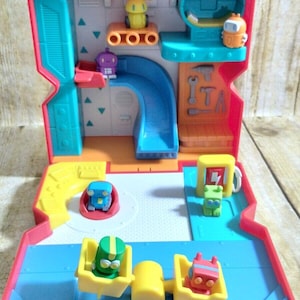 Lakeshore Carry Around Robot Town Playset & Robot Figures Toy Case 7 ...