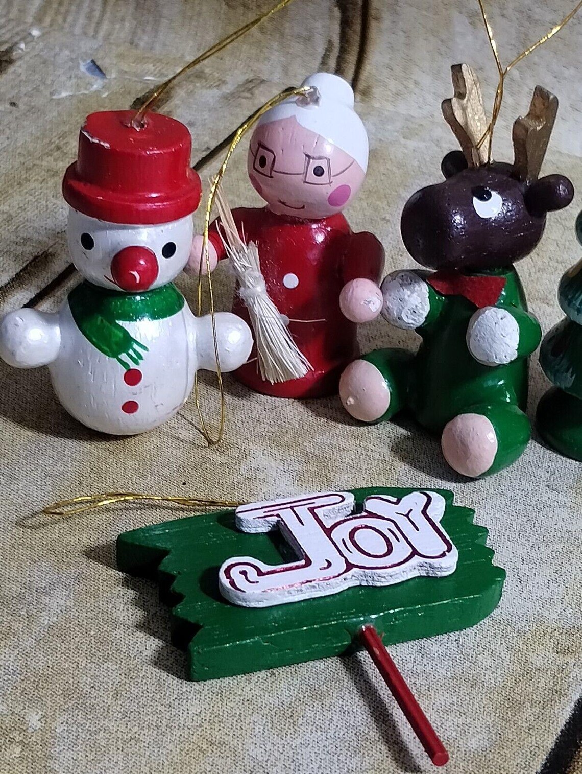 Vtg Handpainted Wood Wooden Christmas Tree Santa & Mrs Claus Frosty ...