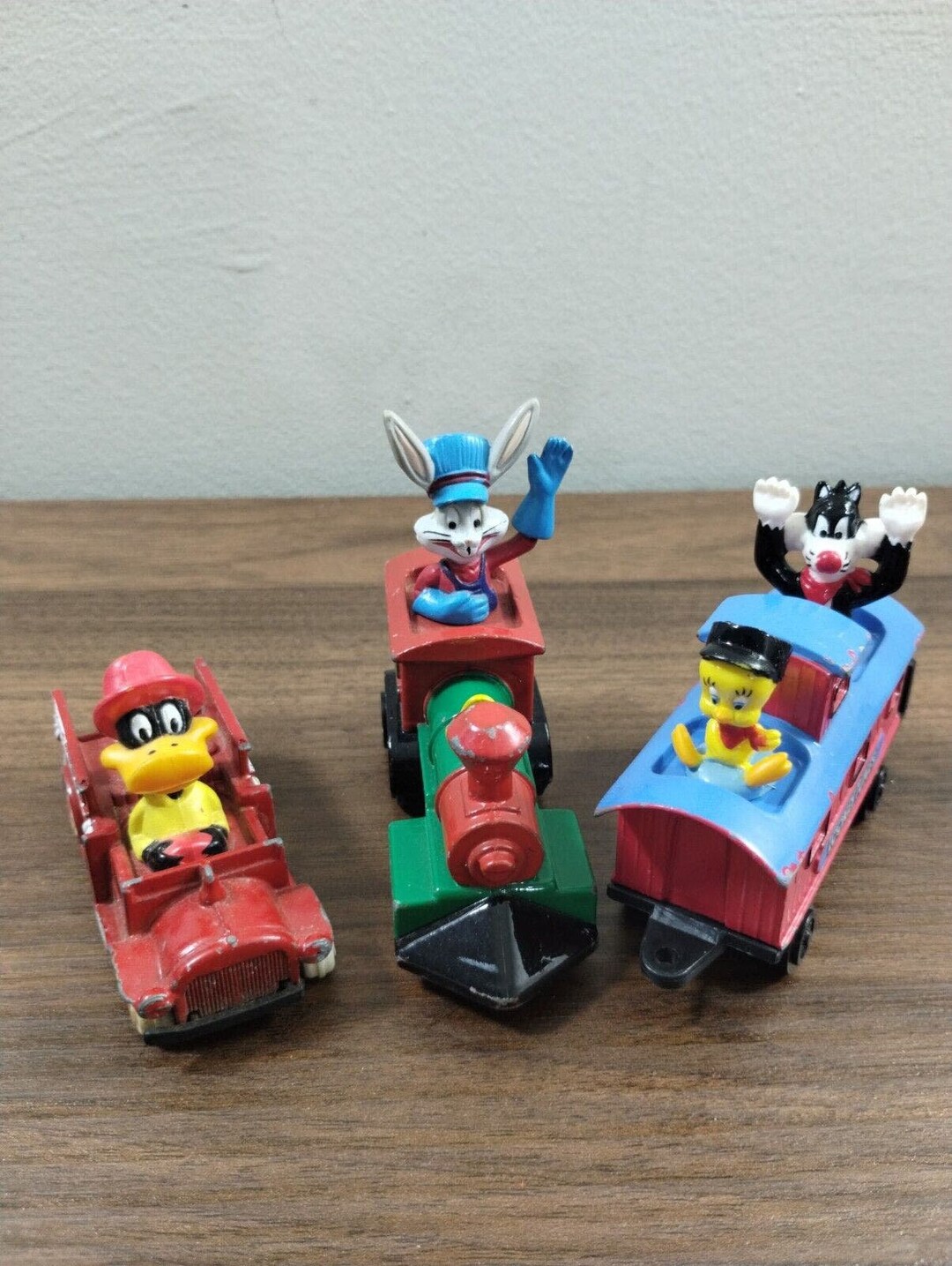 ERTL Looney Tunes Bugs Train Diecast Train Tweety & Sylvester Daffy ...