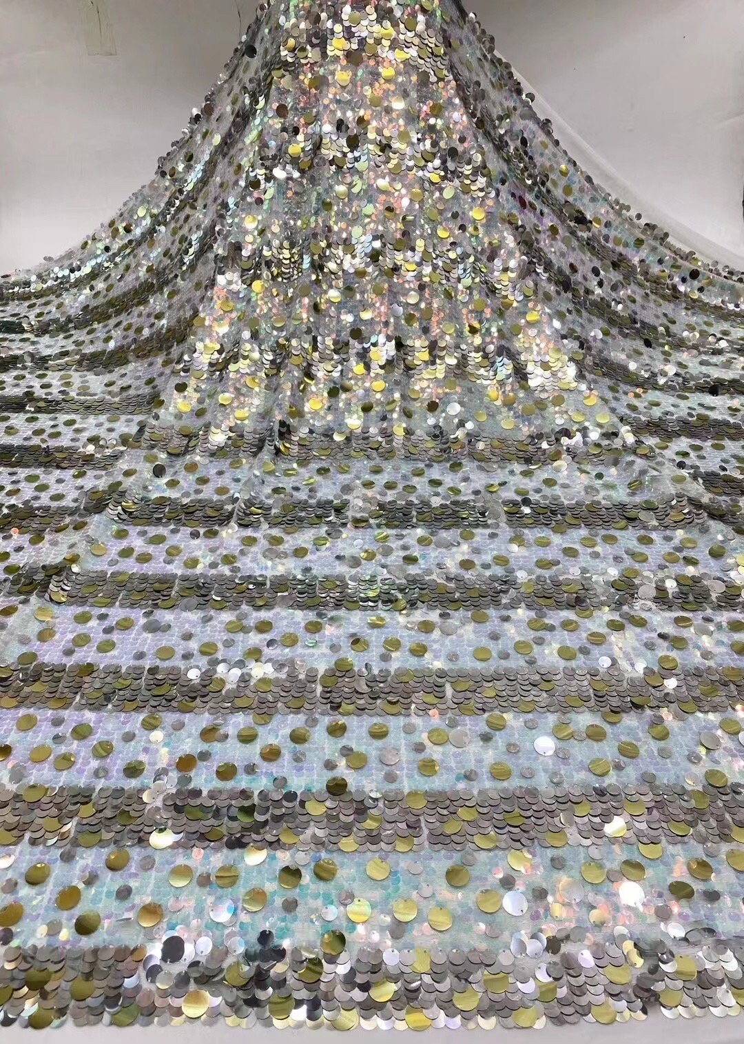 Fashion 3D Shinning Dresses Lace Fabrics , Embroidered Lace , Sequins ...