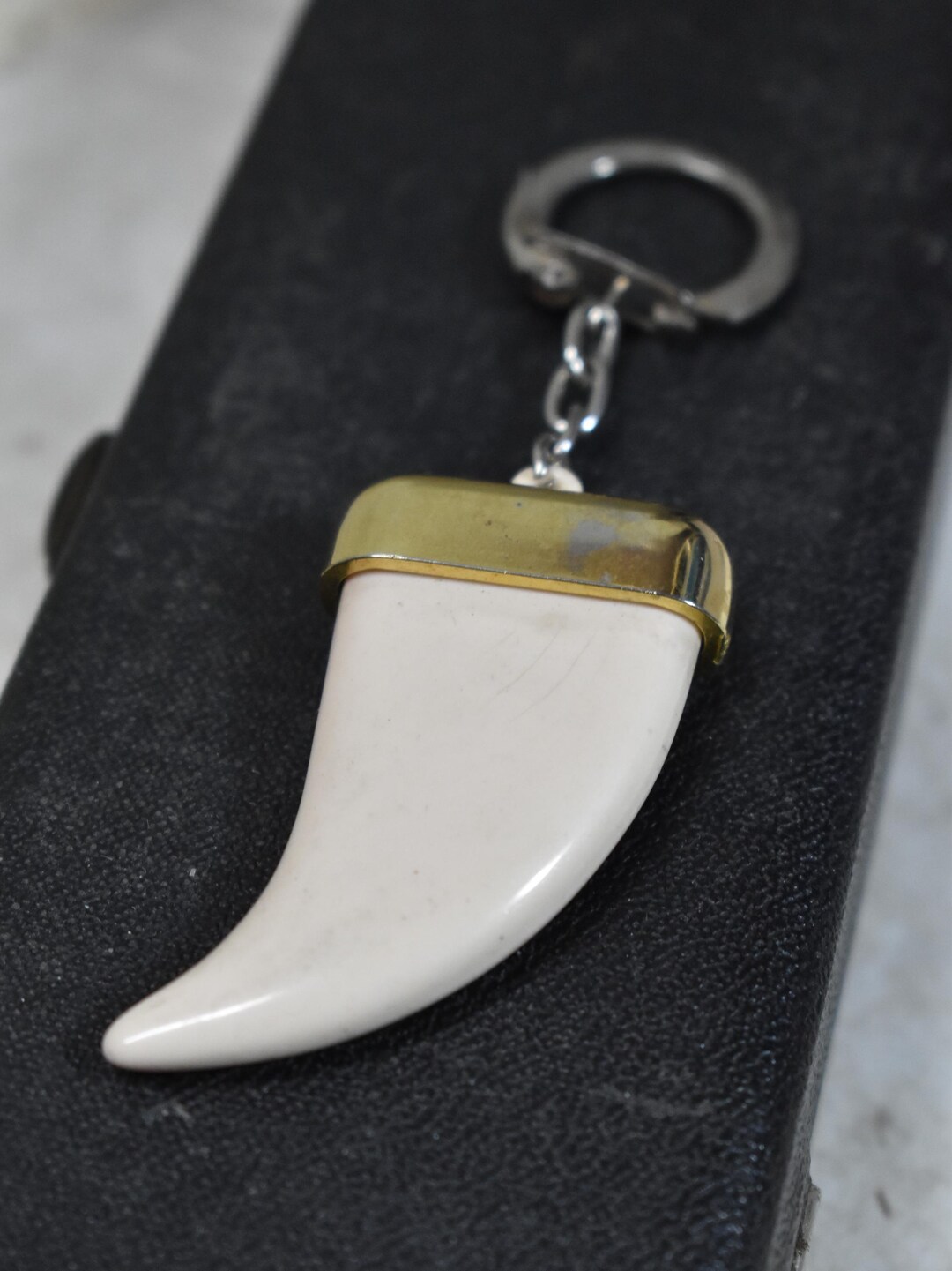 Vintage Collectible Beautiful Design Key Chain-tooth Design Keys ...