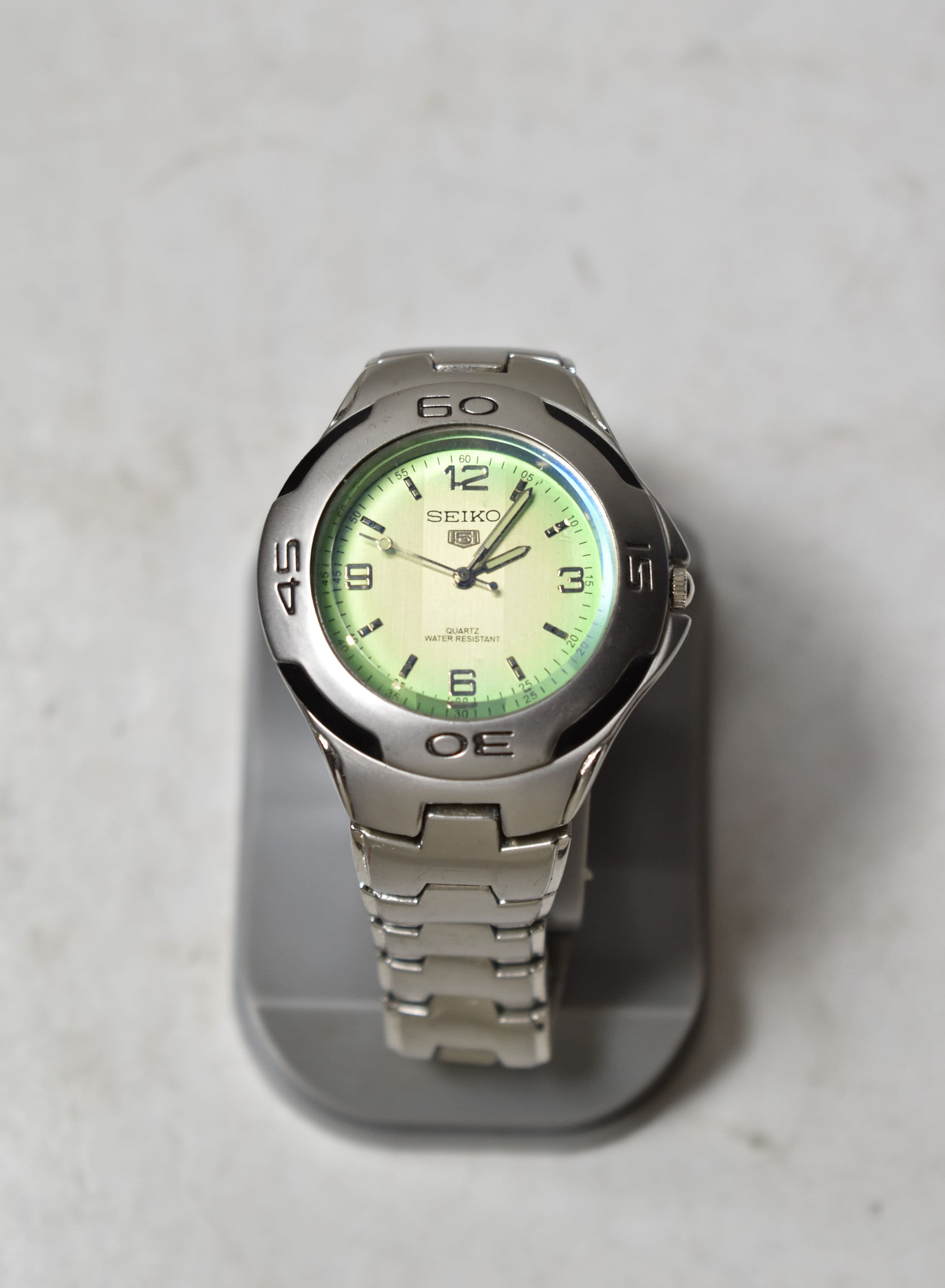 Vintage Seiko 5 Quartz Water Resistant Watch-wristwatch Japan - Etsy