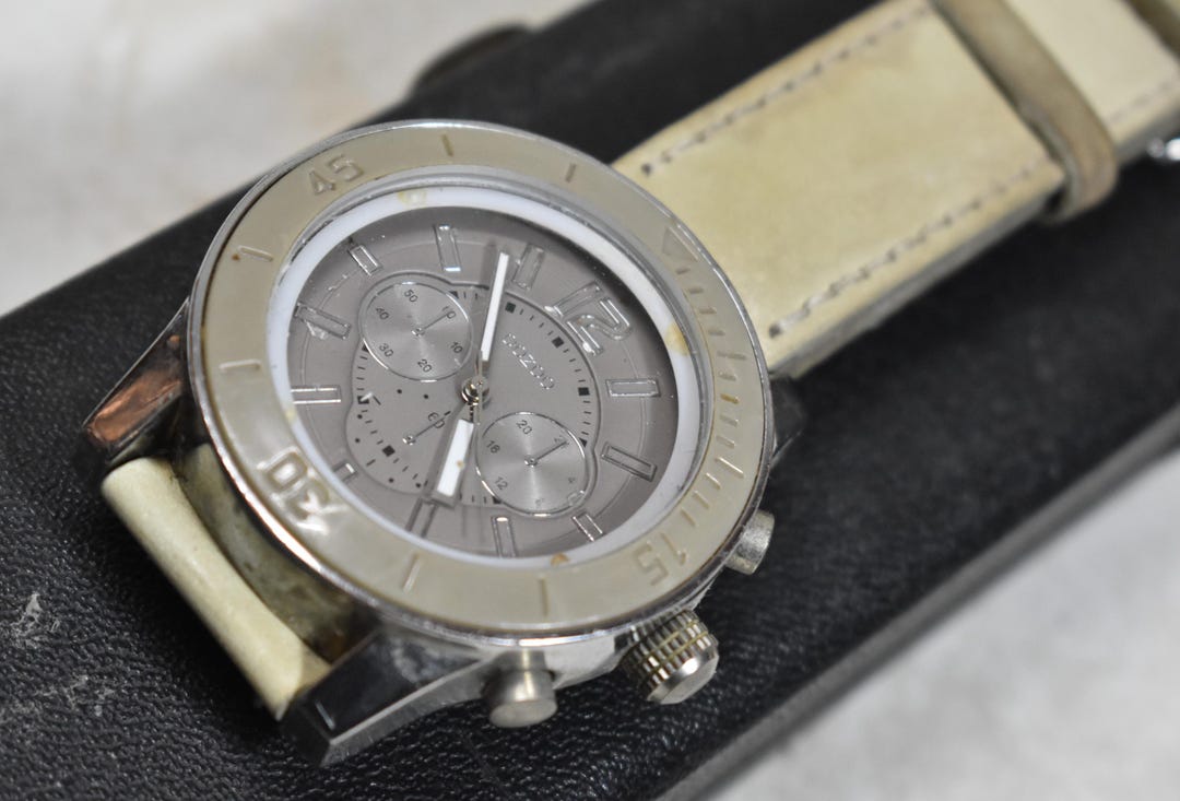 Vintage Collectible Beautiful Design Women Ladies Watch Wristwatch ...