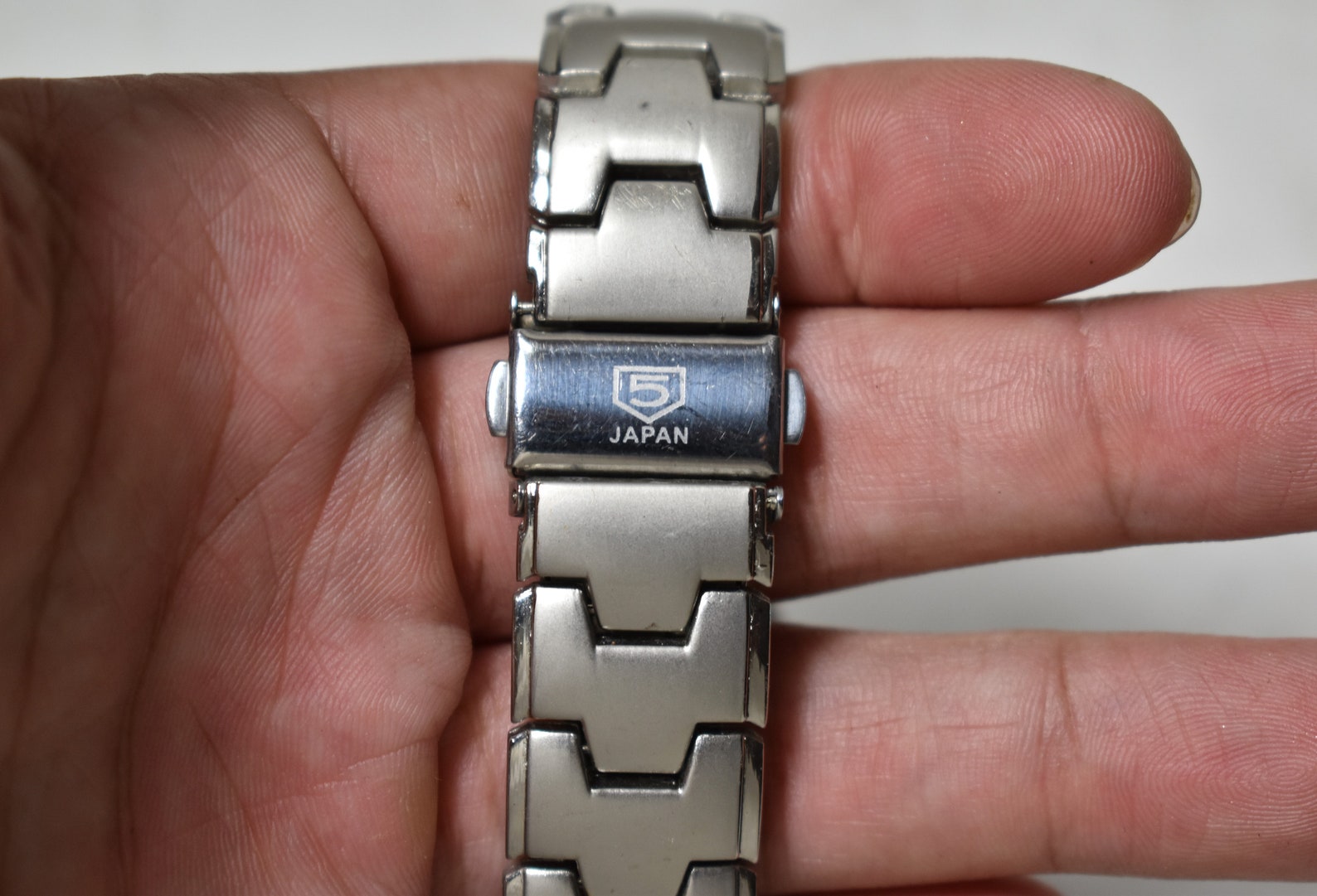 Vintage Seiko 5 Quartz Water Resistant Watch-wristwatch Japan - Etsy