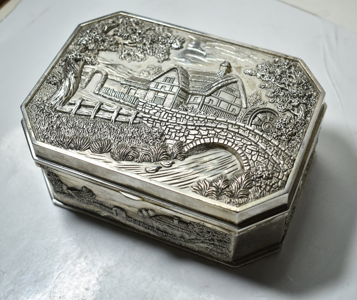 Vintage Collectible Metal Box W/beautiful Design-empty Box for - Etsy
