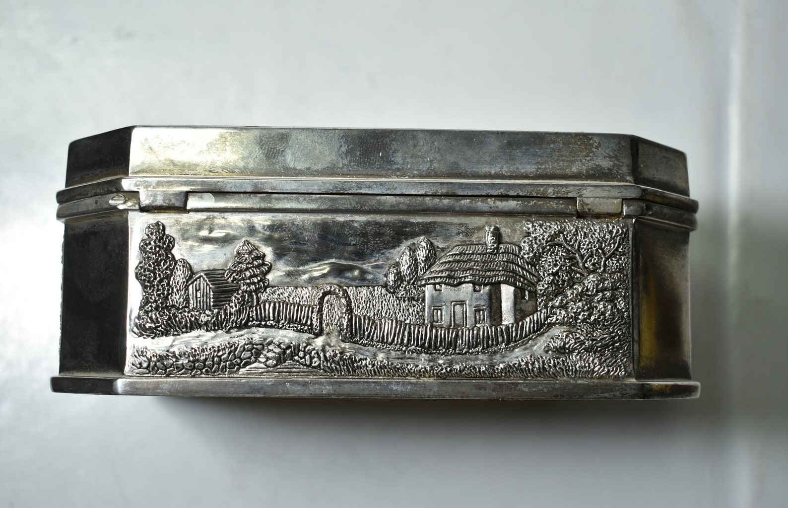 Vintage Collectible Metal Box W/beautiful Design-empty Box for - Etsy