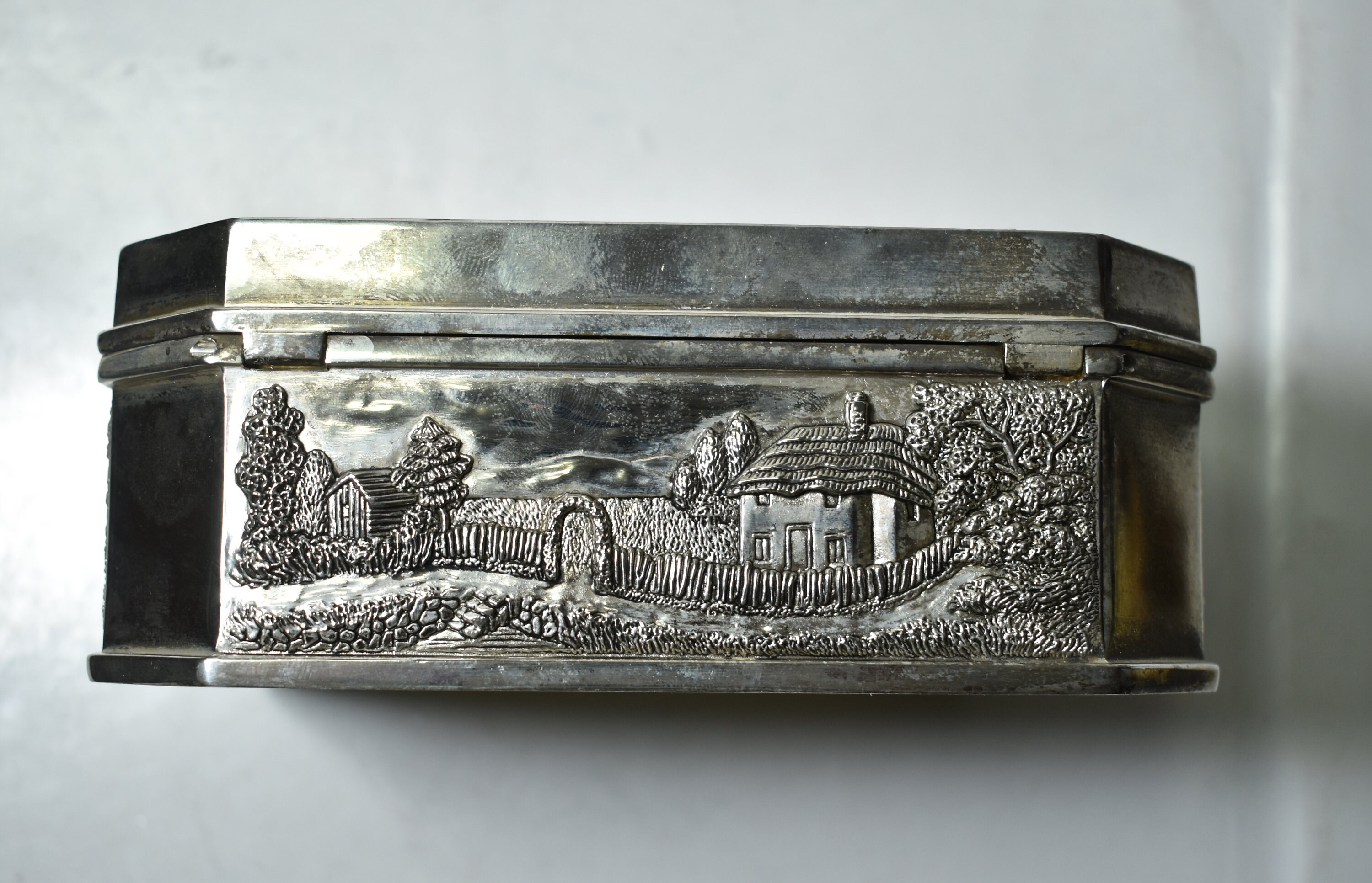 Vintage Collectible Metal Box W/beautiful Design-empty Box for - Etsy