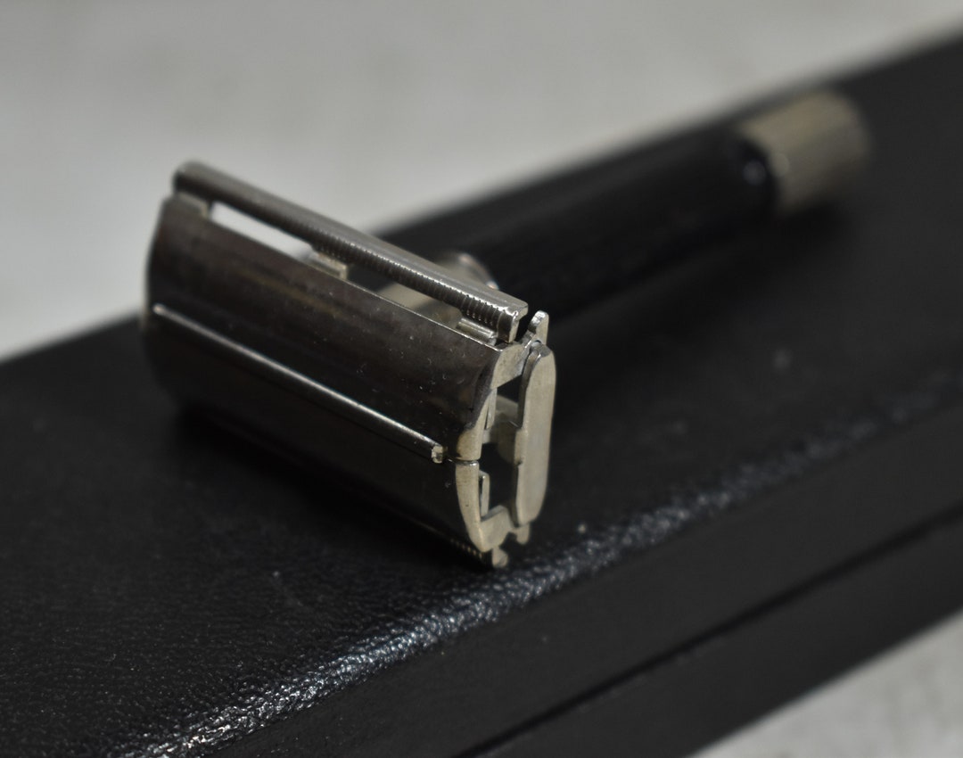 Vintage Collectible Safety Razor Blade,black Handle Gillette Made in ...