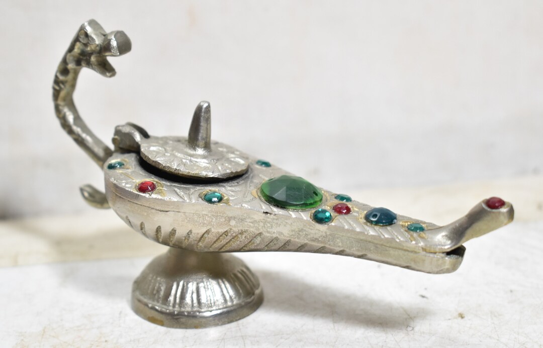 Vintage Collectible Beautiful Design Aladdin Magic Lamp W/stones on It ...