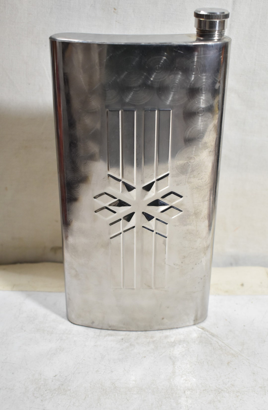 Vintage Collectible W/beautiful Design Flask-barware Flask - Etsy