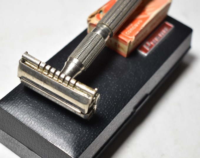 Vintage Safety Safety Razor Blade W/blades in Russian Case Collectible ...