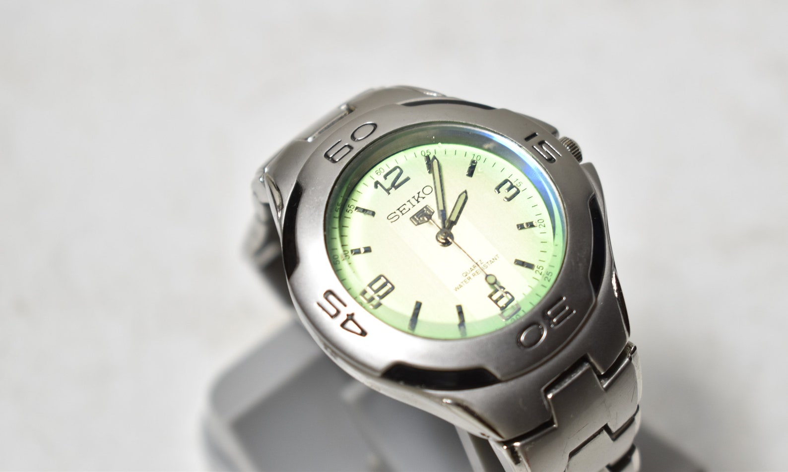 Vintage Seiko 5 Quartz Water Resistant Watch-wristwatch Japan - Etsy