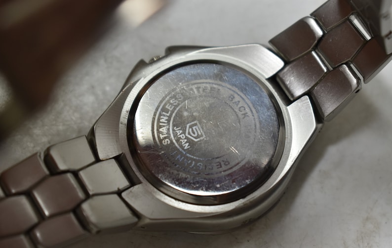 Vintage Seiko 5 Quartz Water Resistant Watch-wristwatch Japan - Etsy