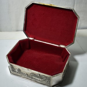 Vintage Collectible Metal Box W/beautiful Design-empty Box for Costume ...