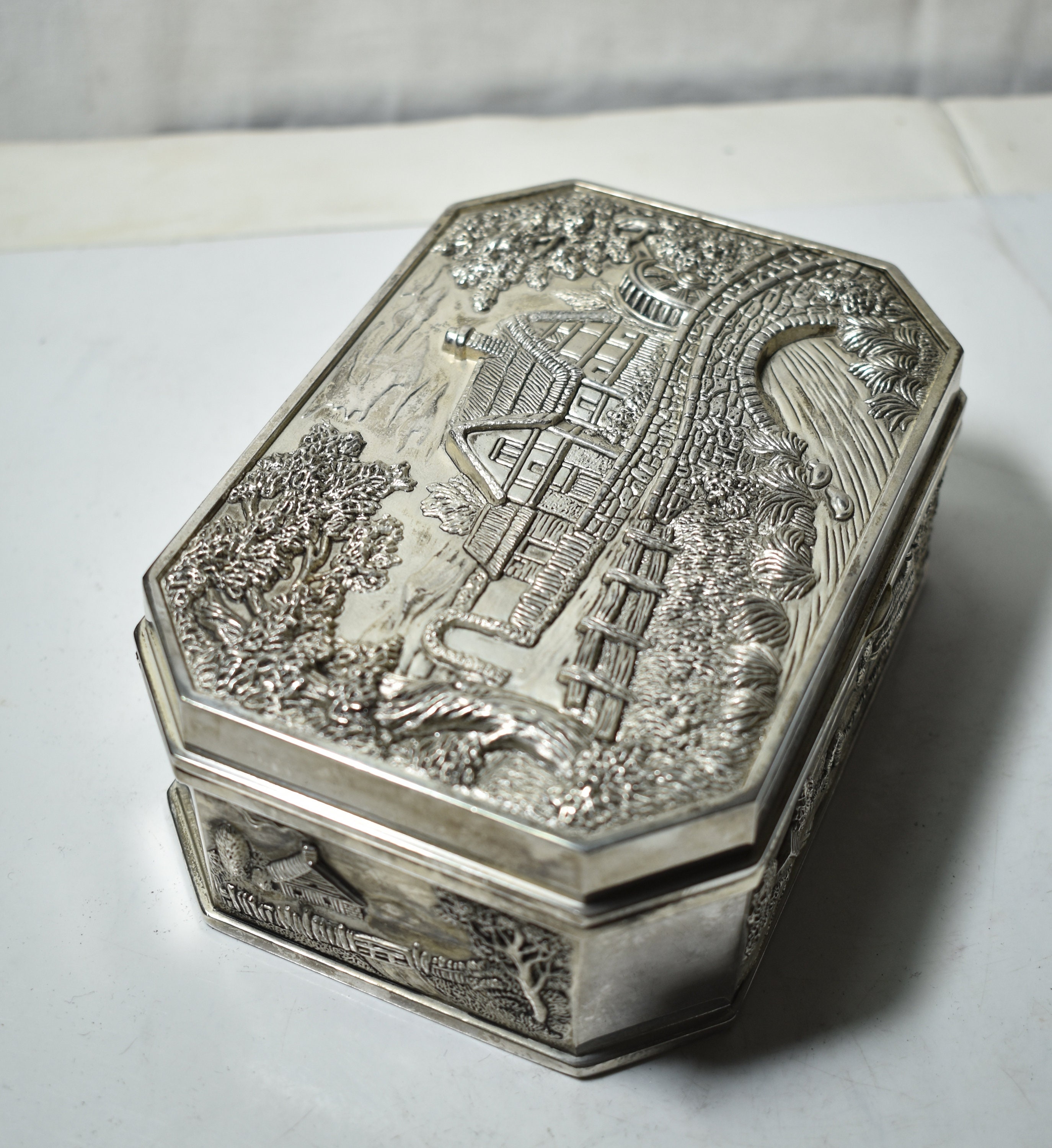Vintage Collectible Metal Box W/beautiful Design-empty Box for - Etsy