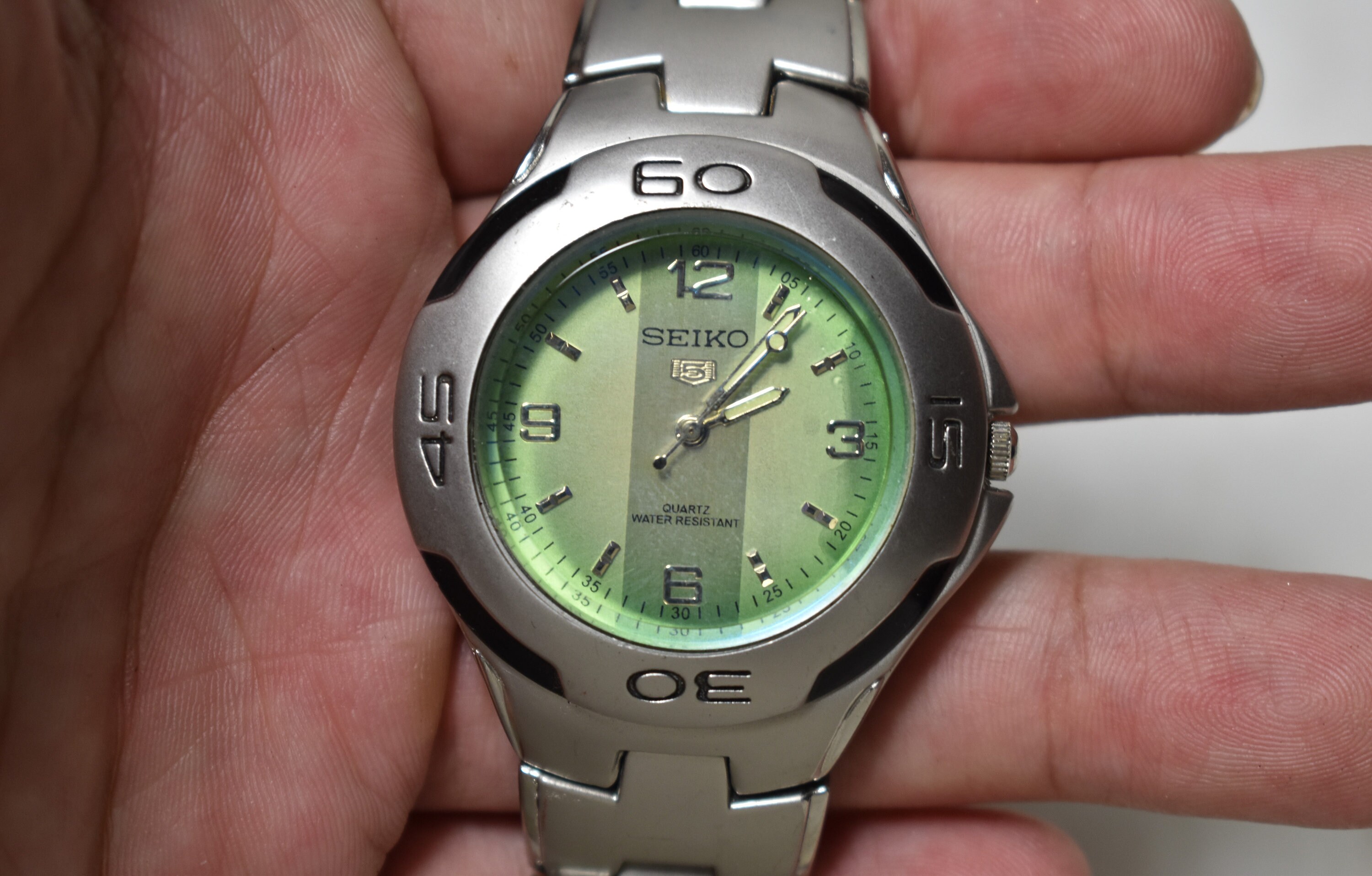 Vintage Seiko 5 Quartz Water Resistant Watch-wristwatch Japan - Etsy