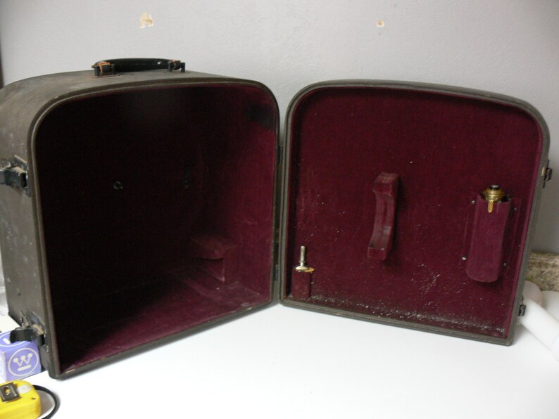 16mm Bell & Howell Showmaster Silent Projector 129G in Case, Bulb ...