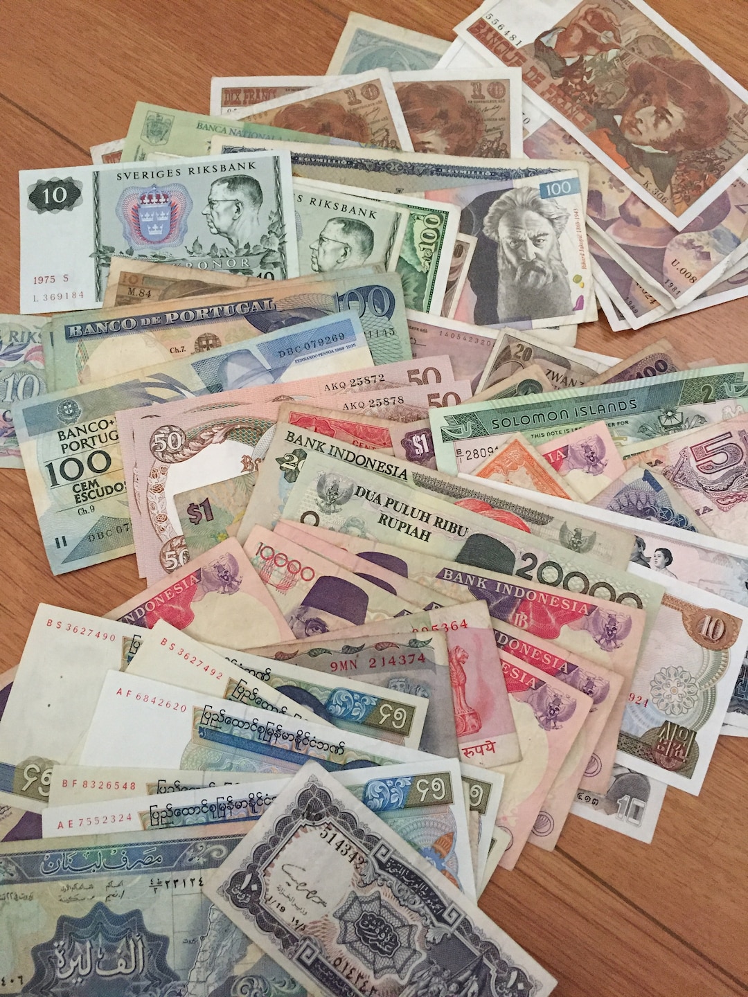 Set of Assorted Vintage Foreign World Currency/banknotes - Old, Non ...