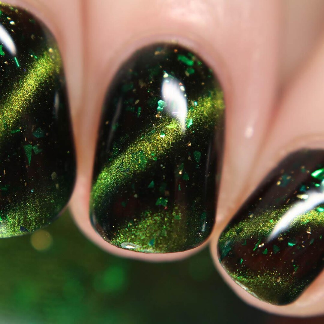 Queen B Borg Queen Jen & Berries Star Trek Villains Nail Polish Black ...