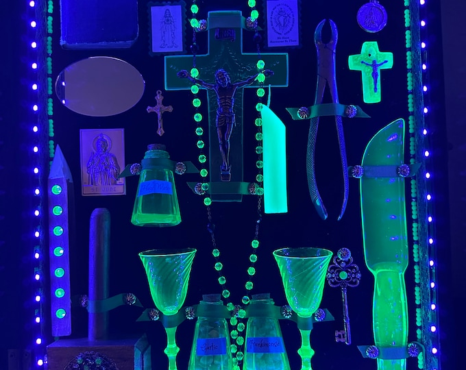 Uranium Glass Vampire Slayer Kit, Shadow Box, Dracula Memorabilia, Dark ...