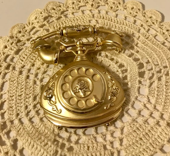 Vintage Gold Toned Rose Covered Rotary Phone Brooch - Gem