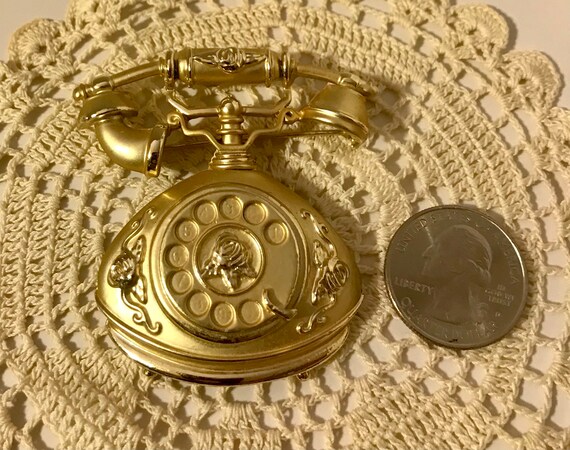Vintage Gold Toned Rose Covered Rotary Phone Brooch - Gem
