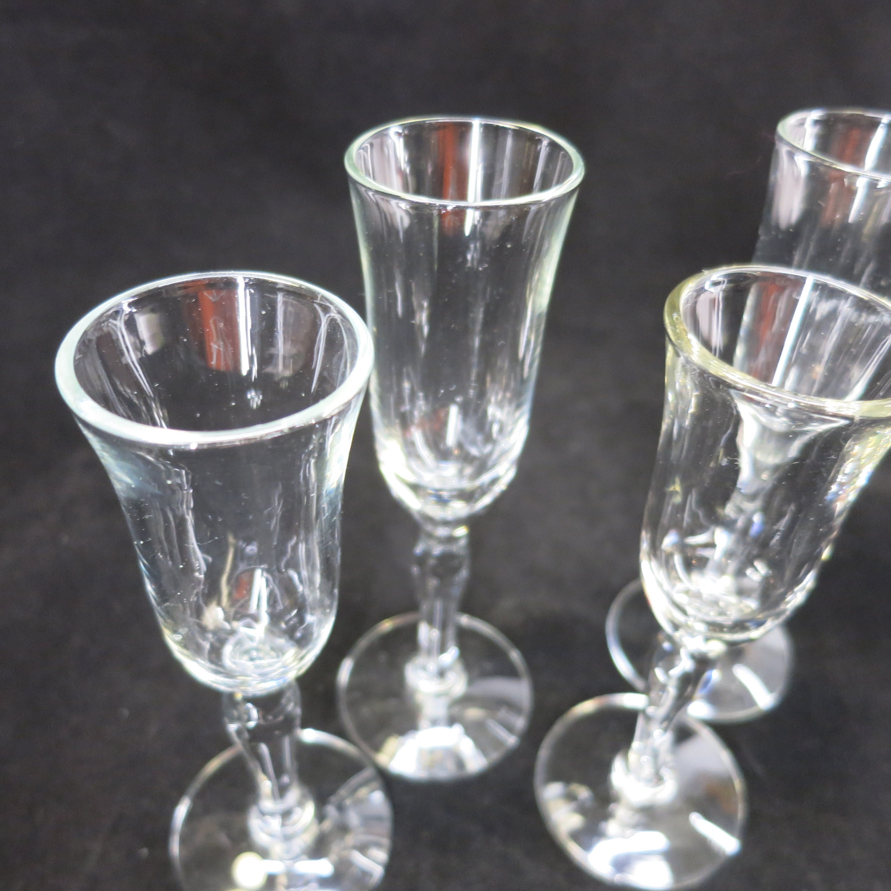 Set Of 4 Hand Blown Vintage Sherry Glasses In Two Sizes 25 Oz Clear Glass