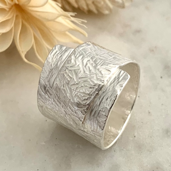 Silver Gift Wrap - 60+ Gift Ideas for 2025