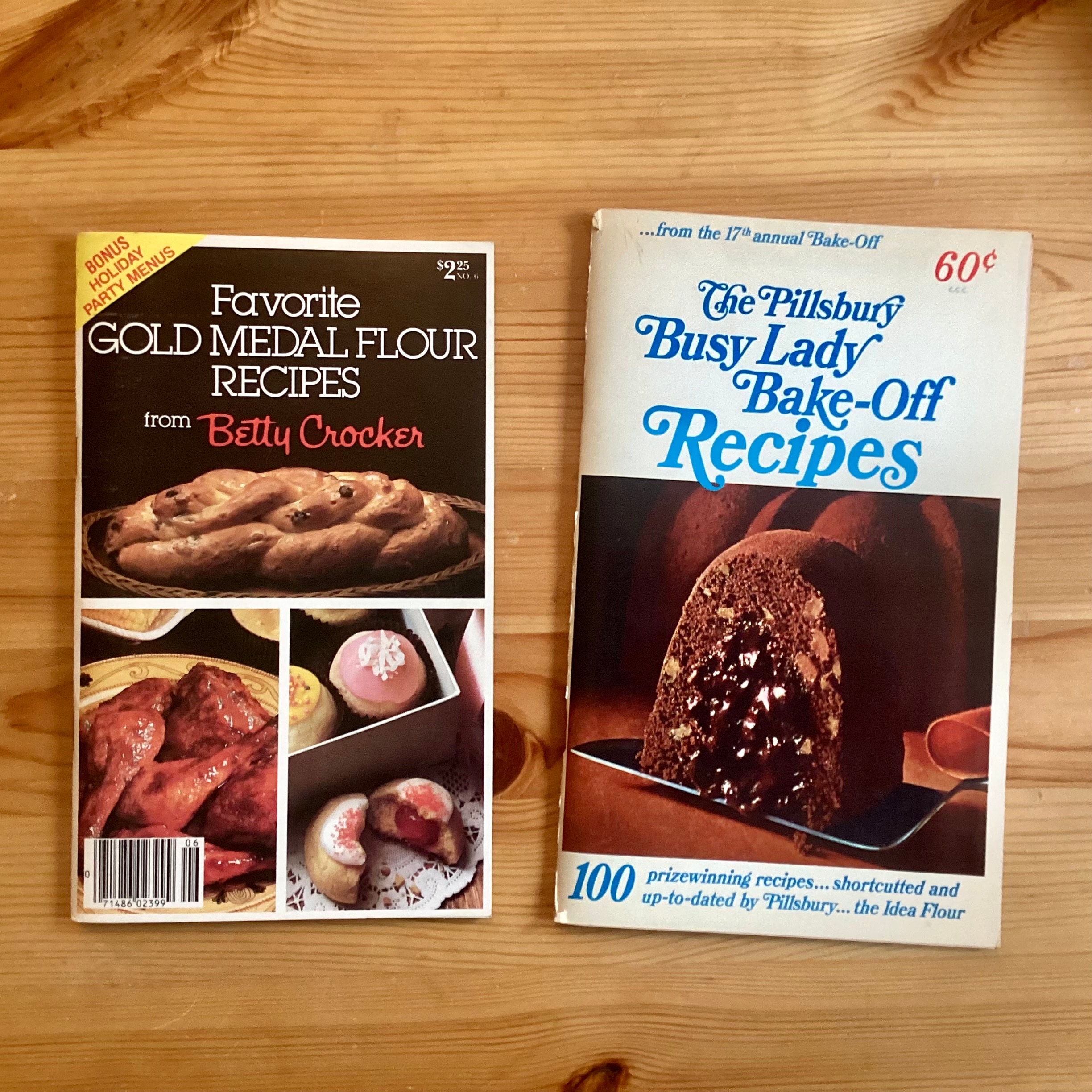 Pair of Vintage Baking Cookbooks - "the Pillsbury Busy Lady Bake-off ...