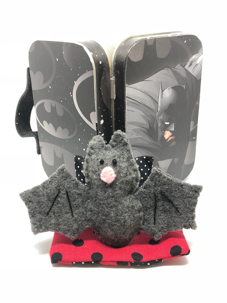 Felt Gray Bat / Altoid Tin Toy / Felt Halloween Toy / Batman Case - Etsy