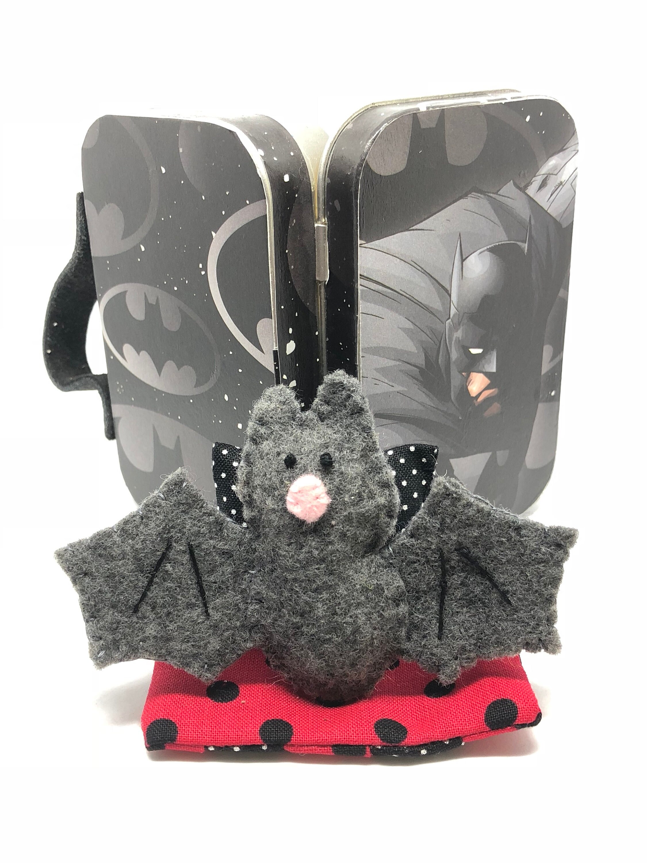 Felt Gray Bat / Altoid Tin Toy / Felt Halloween Toy / Batman Case - Etsy