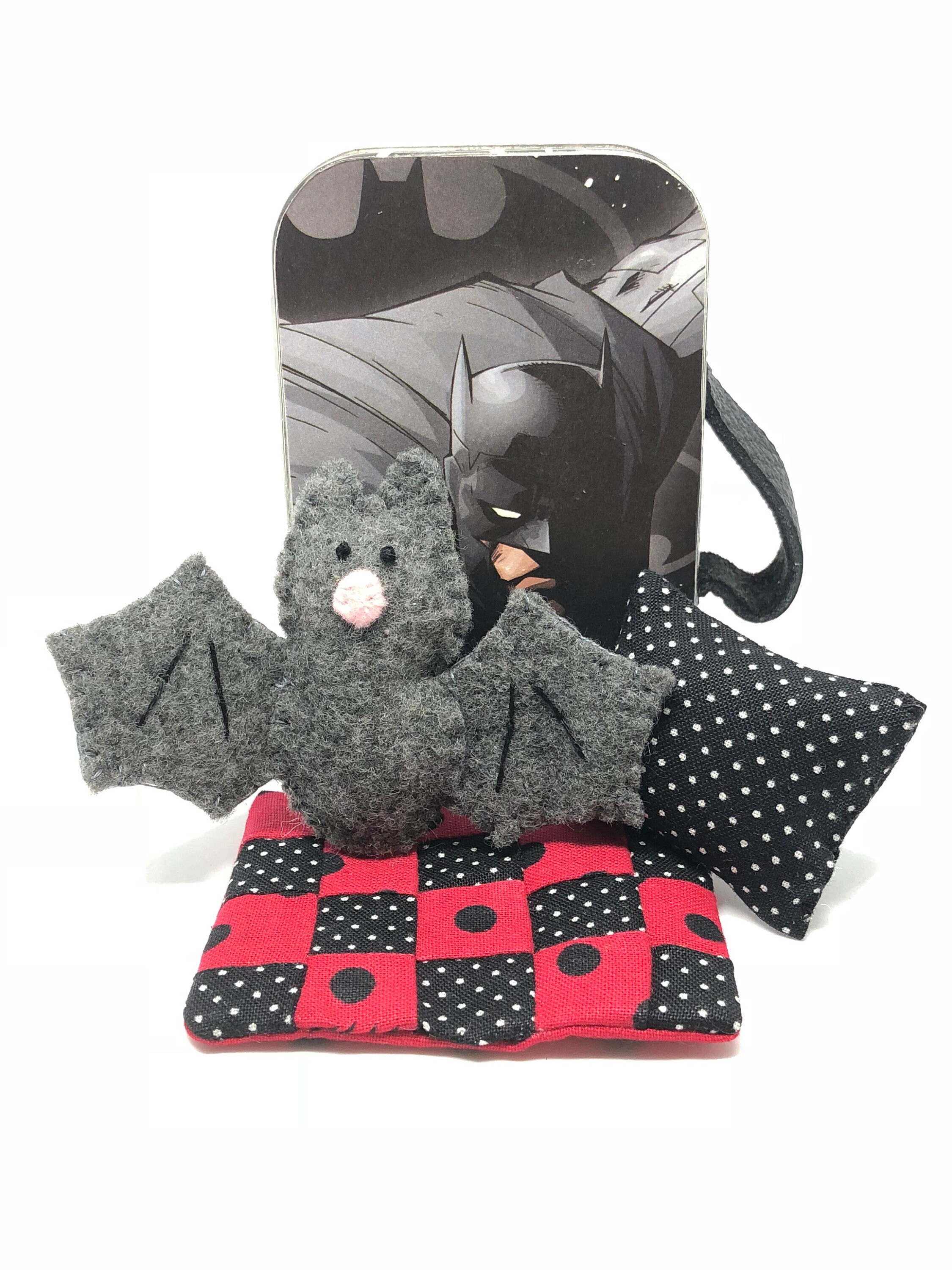 Felt Gray Bat / Altoid Tin Toy / Felt Halloween Toy / Batman Case - Etsy