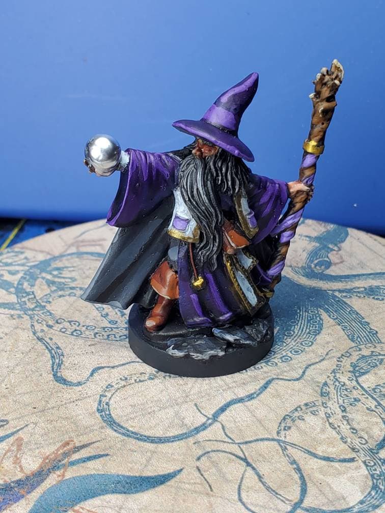 Hand painted metal wizard mini - Etsy.de