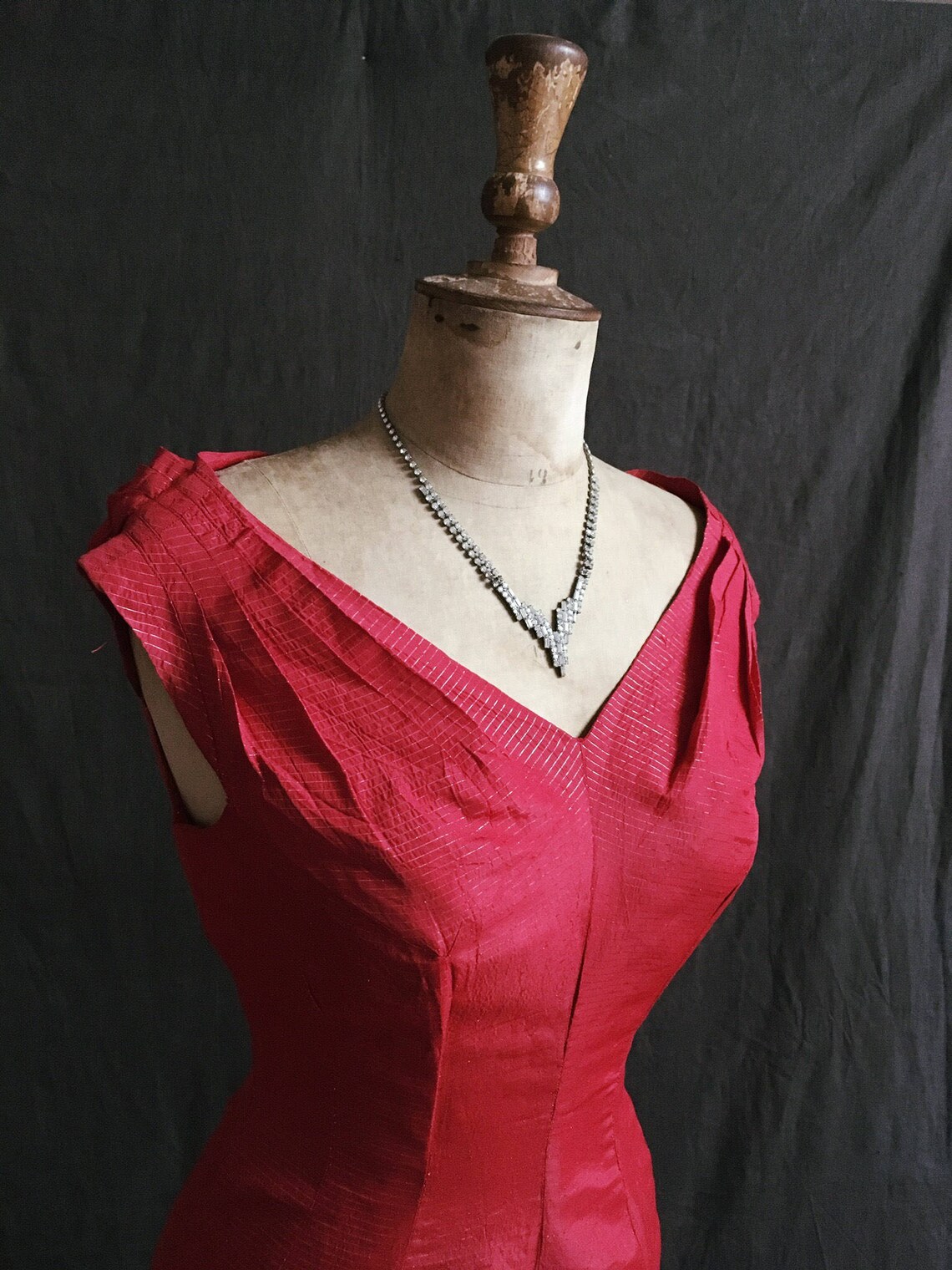 Scarlet 1950s Bombshell Wiggle Dress With Subtle Striped Gold Metallic ...