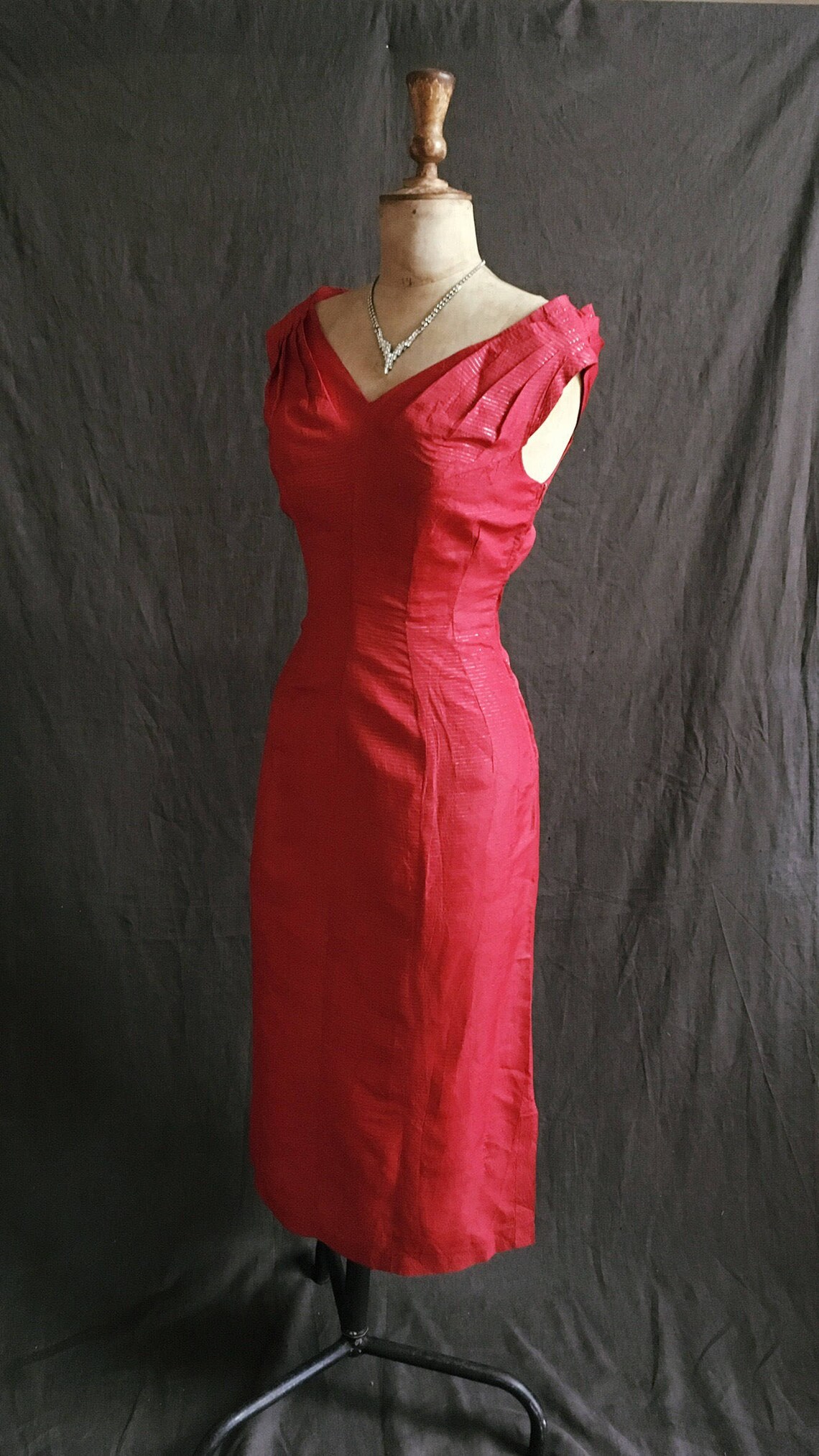 Scarlet 1950s Bombshell Wiggle Dress With Subtle Striped Gold Metallic ...