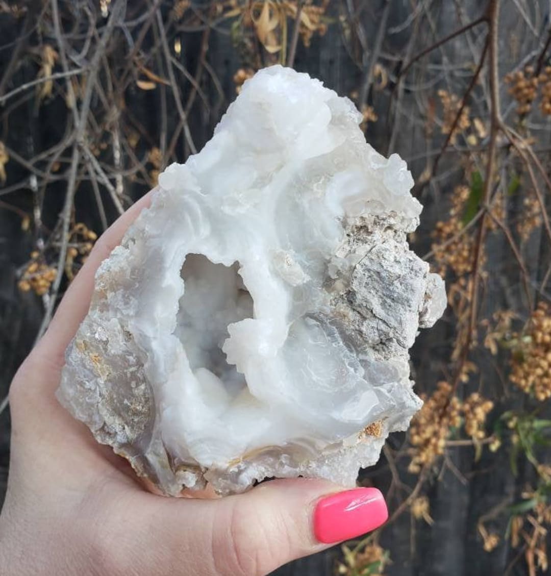 Chalcedony agate store