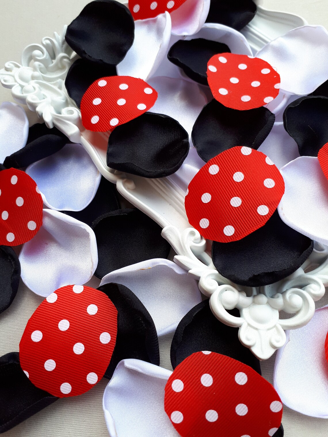 Mickey Mouse Black Red Rose Petals, White Rose Petals Disney Themed ...