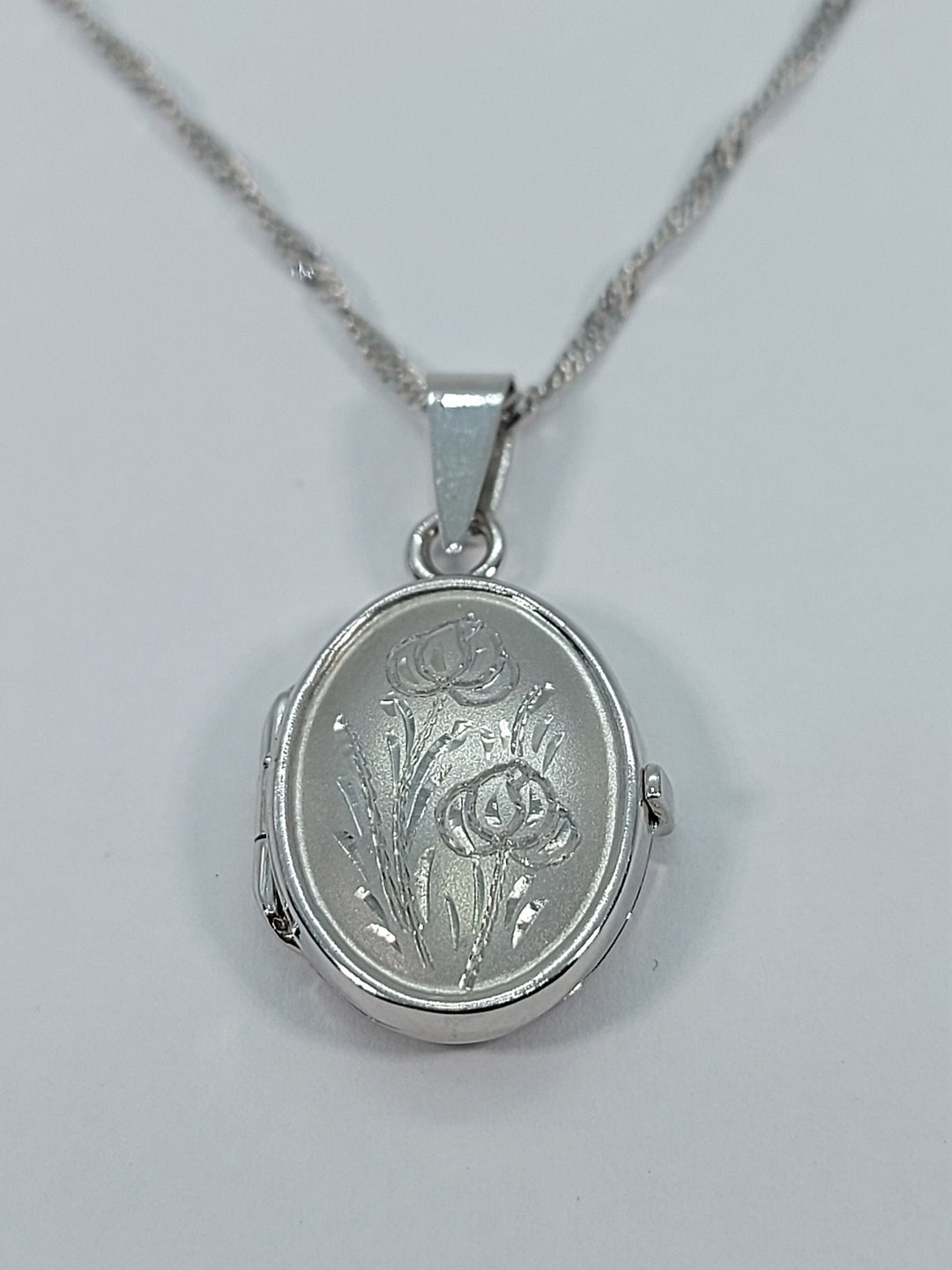 Locket Pendant, Oval Gold Locket, White Gold Pendant, Photo Locket, 18 ...